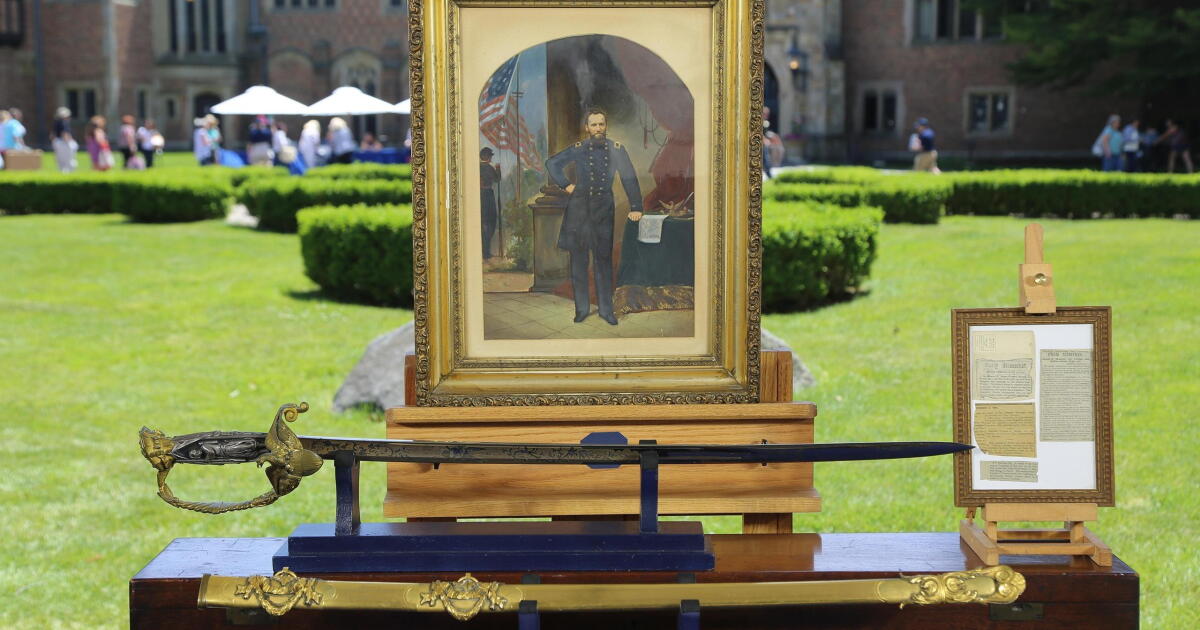 Appraisal: Civil War Presentation Sword with Portrait