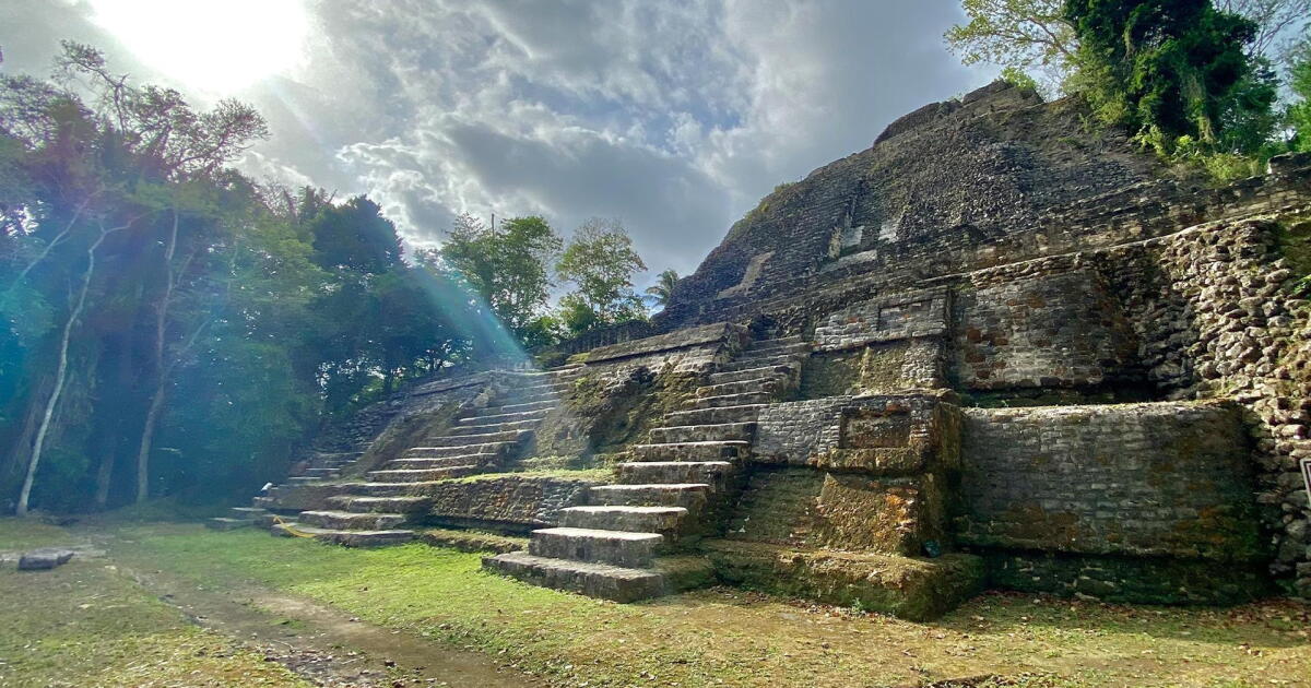 Ancient Maya Metropolis (Español)