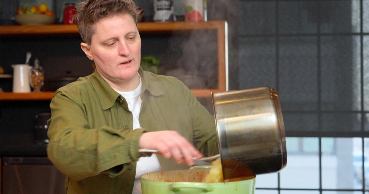 Chef April Bloomfield makes Marcella Hazan’s tomato sauce with onion ...